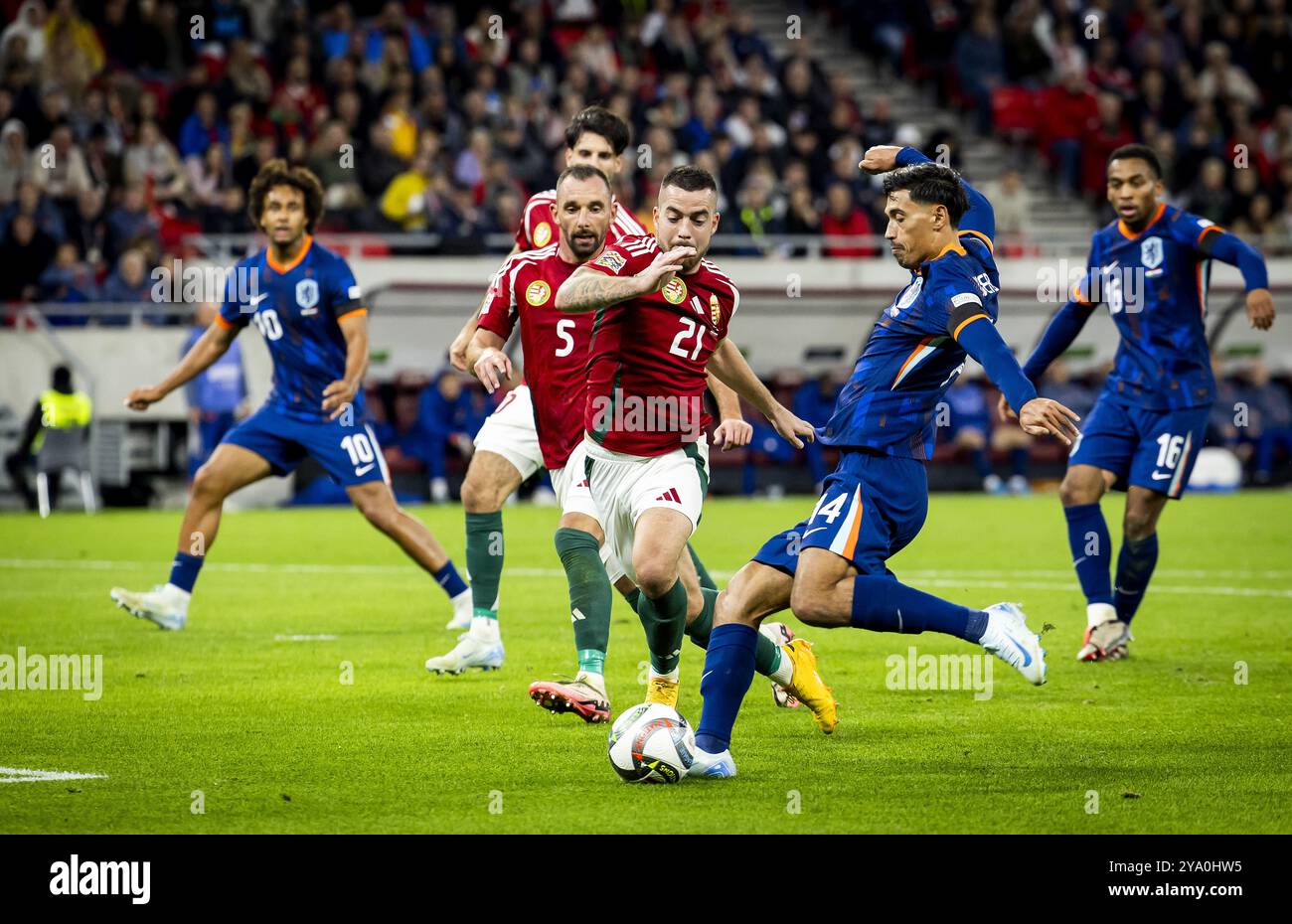 BOEDAPEST - (l-r) Endre Botka of Hungary and Tijjani Reijnders during ...