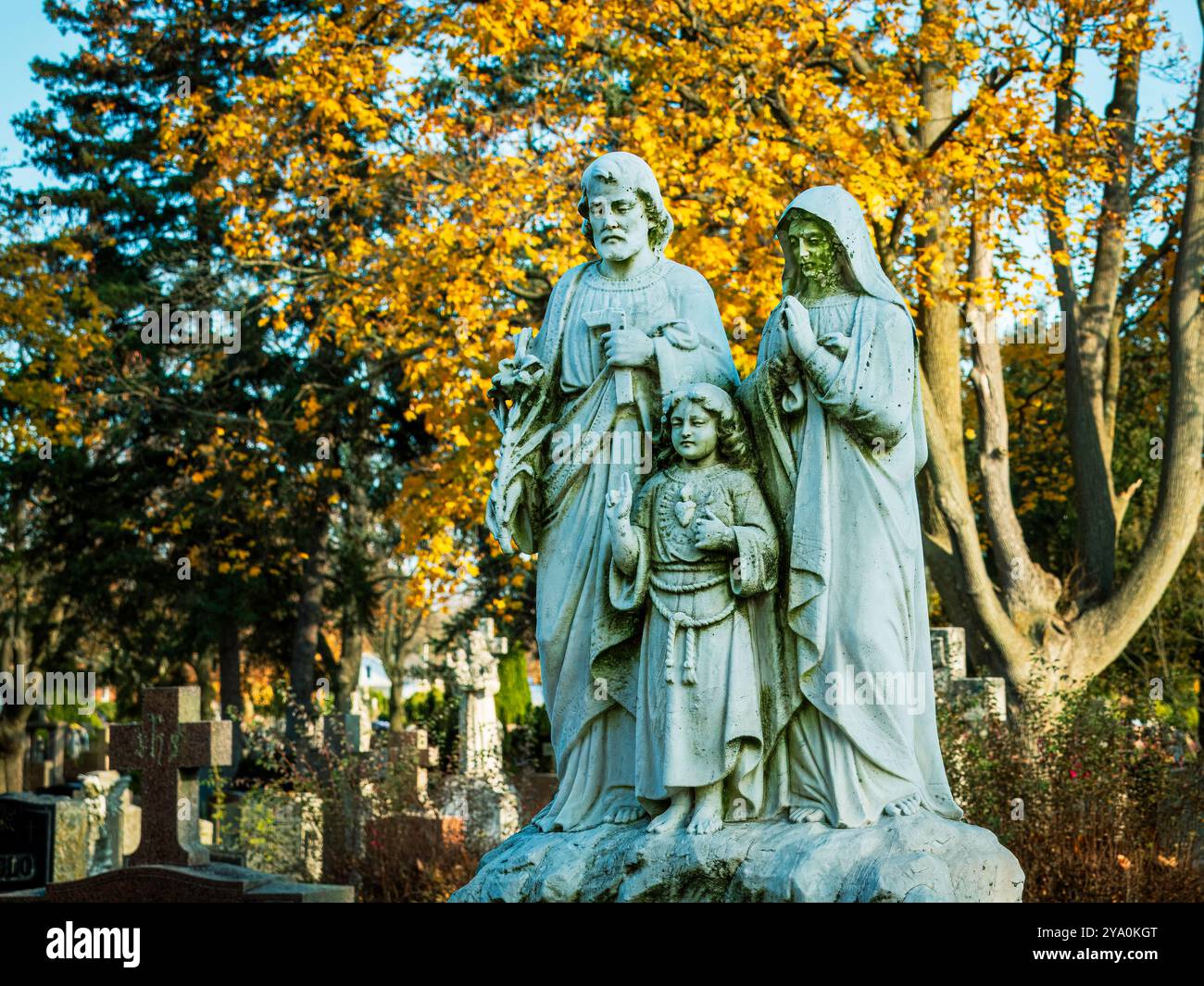 Old statue on the grave. gravestone, cemetery Stock Photo - Alamy
