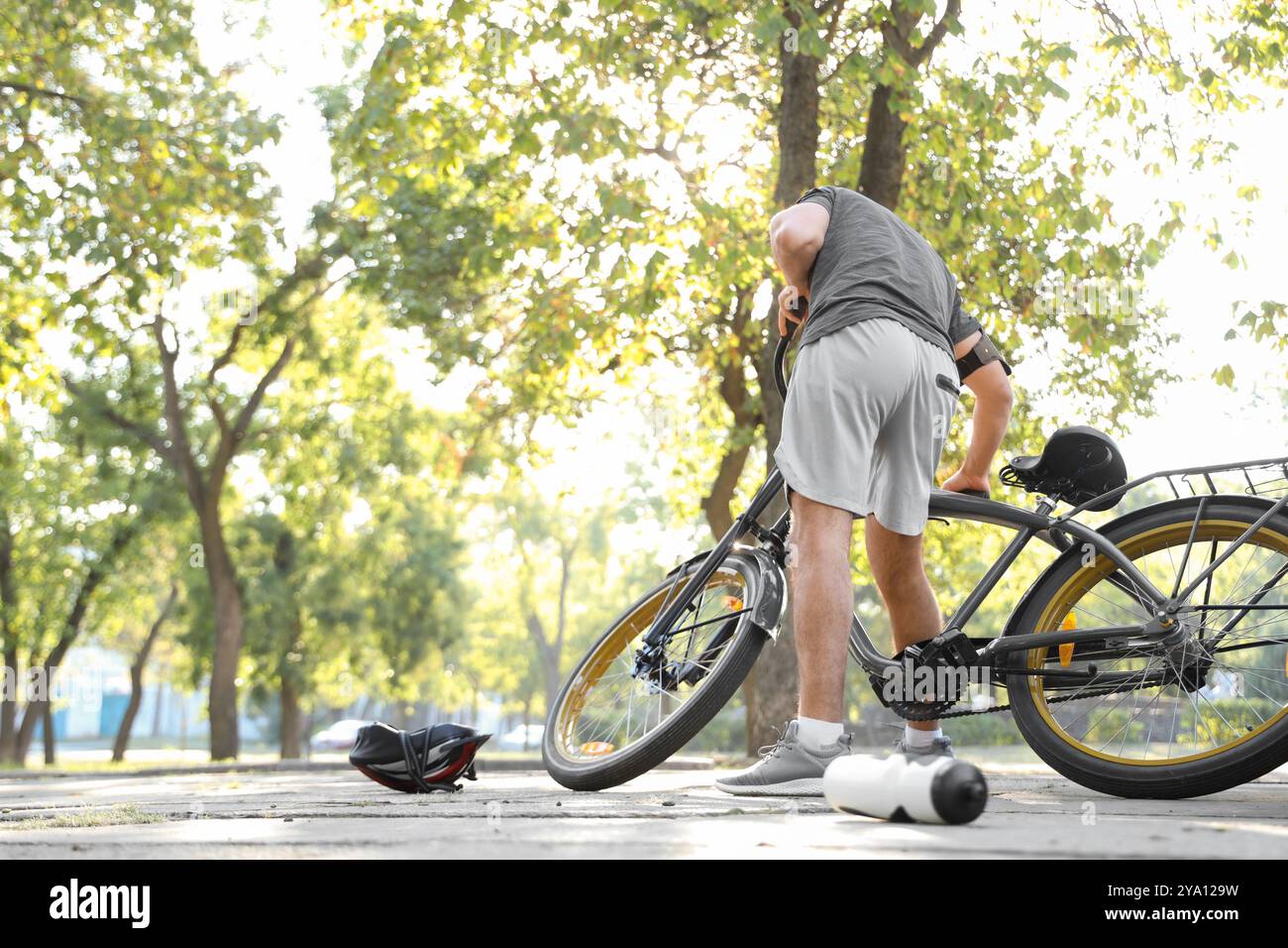 Rider falling off bike hi-res stock photography and images - Alamy