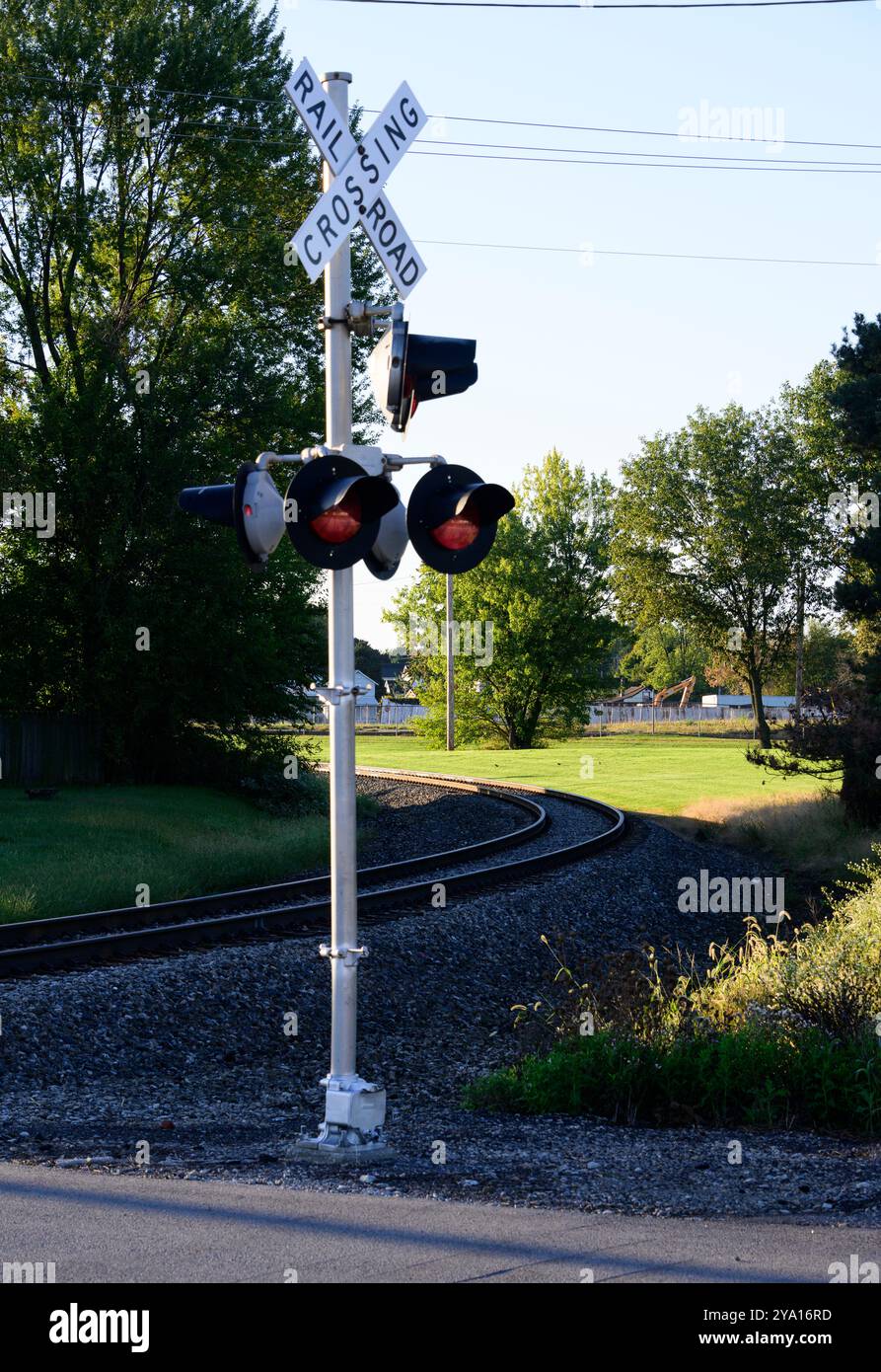 Railroad crossing signal on city street Stock Photo - Alamy
