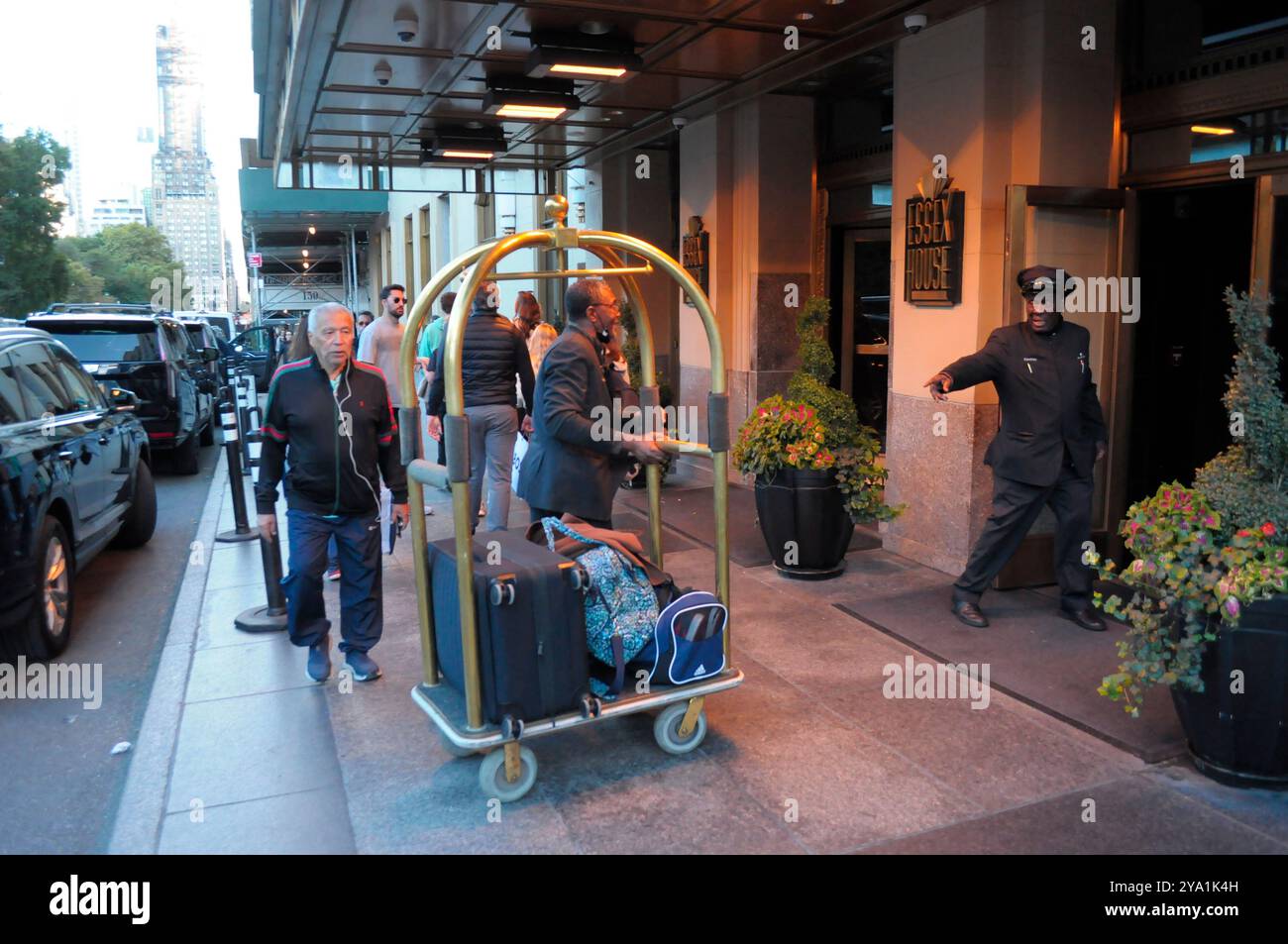 Staff at the marriott hotel hi-res stock photography and images - Alamy