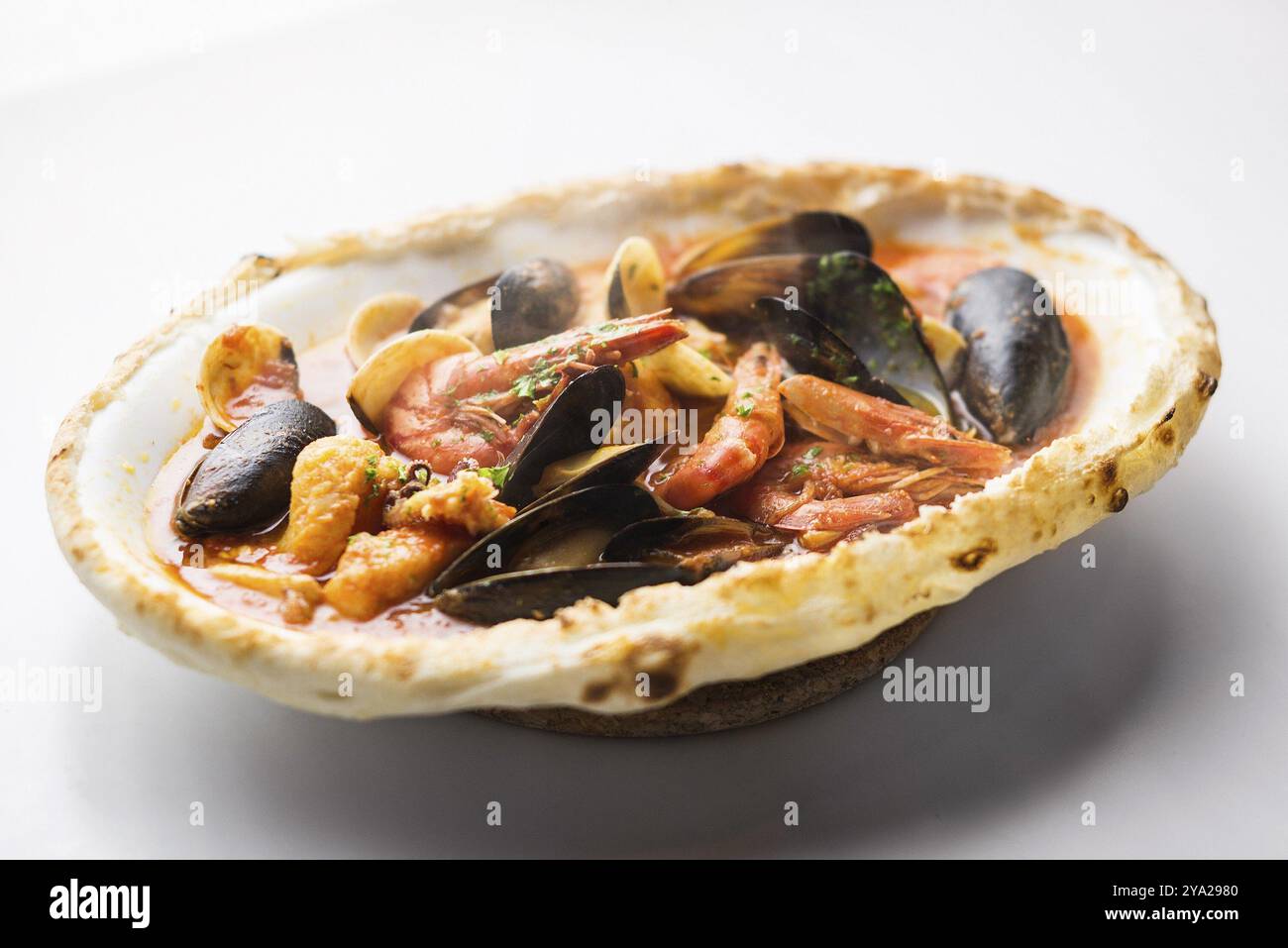 Steaming italian seafood stew baked in bread loaf Stock Photo - Alamy