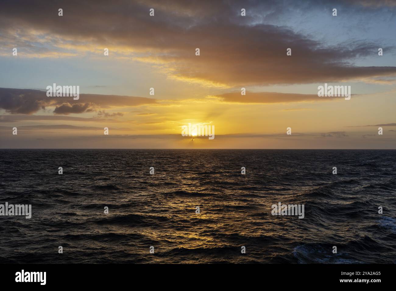Peaceful sunset by the sea hi-res stock photography and images - Alamy