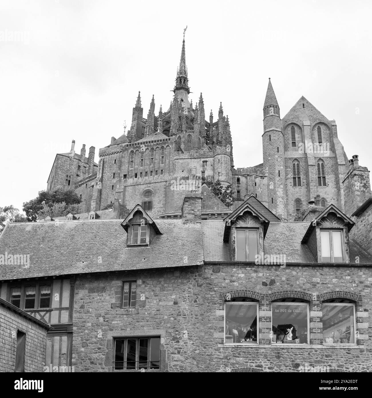 Gothic catholic cathedrals Black and White Stock Photos & Images - Alamy