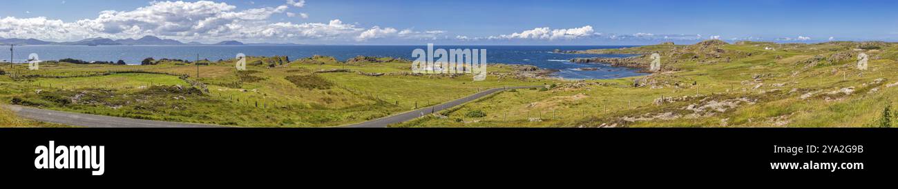 Vast landscape with views of the sea and hilly meadows, Malin Head ...