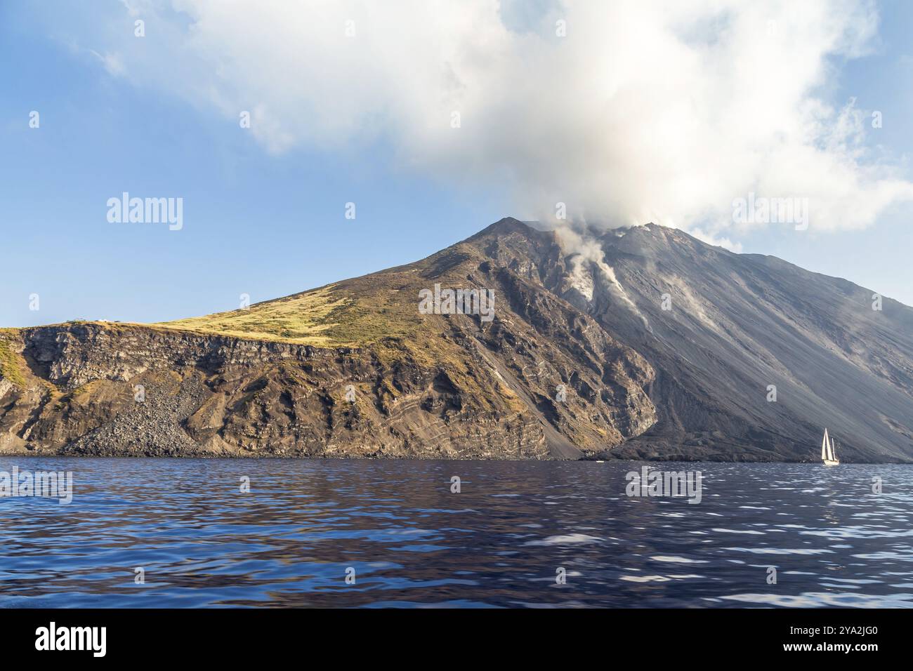 Mt stromboli italy hi-res stock photography and images - Alamy