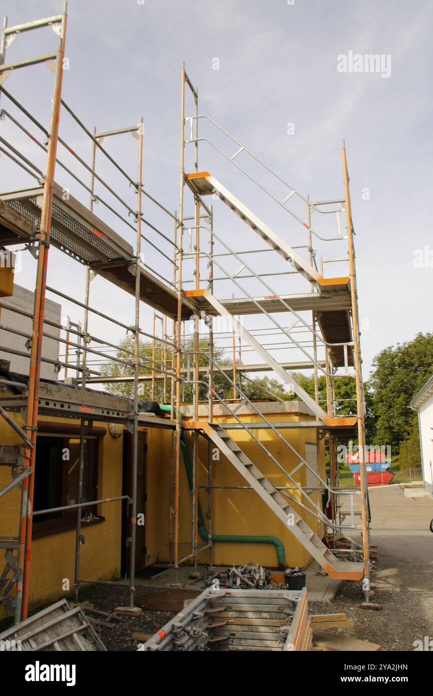 Scaffolding on warehouse hi-res stock photography and images - Alamy