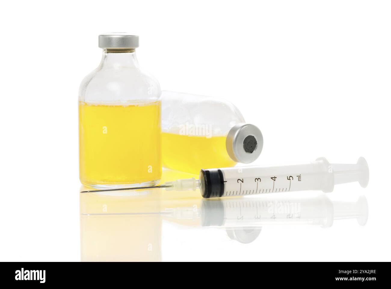 Empty vials syringes hi-res stock photography and images - Alamy