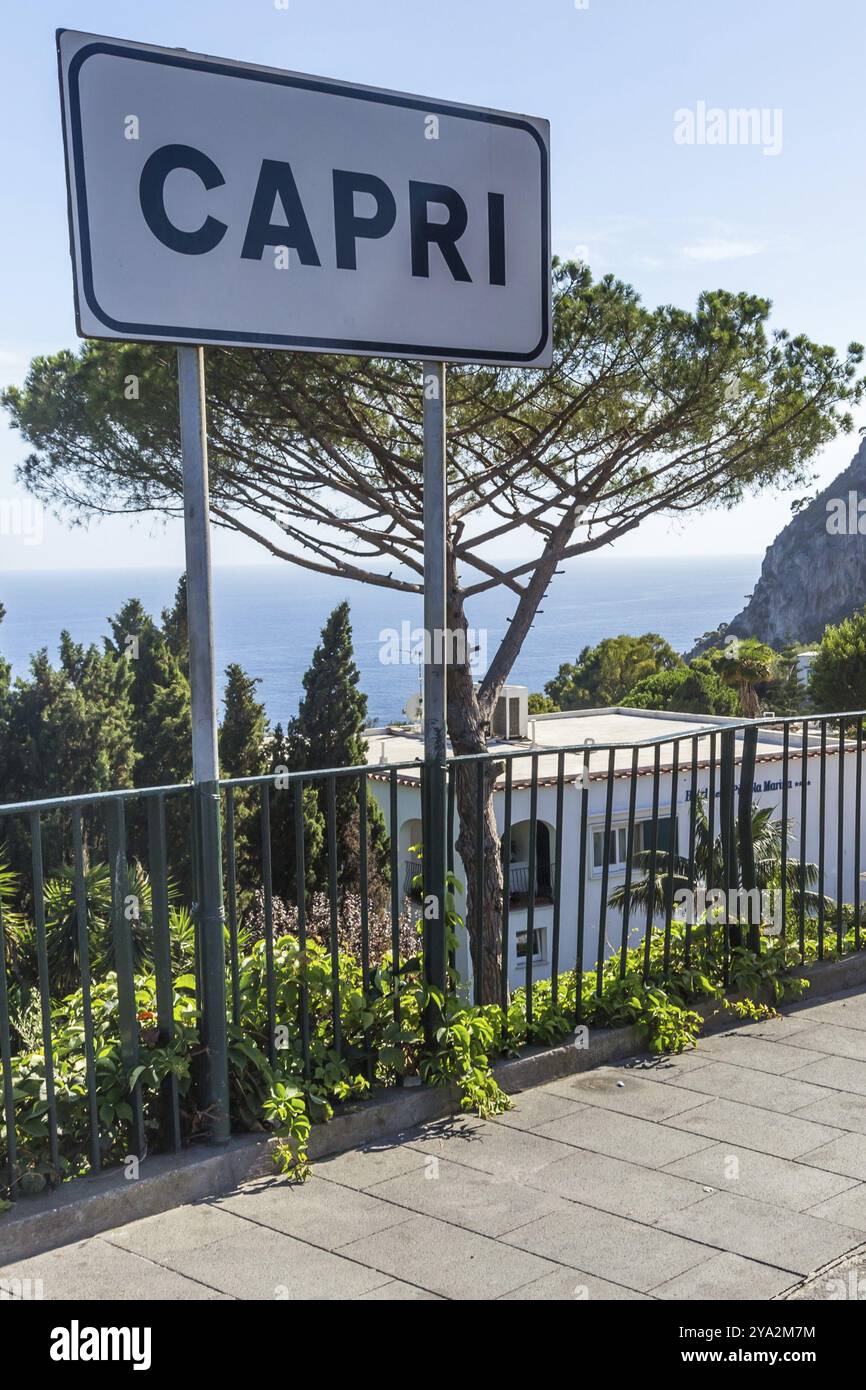 Cliffside road sign hi-res stock photography and images - Alamy