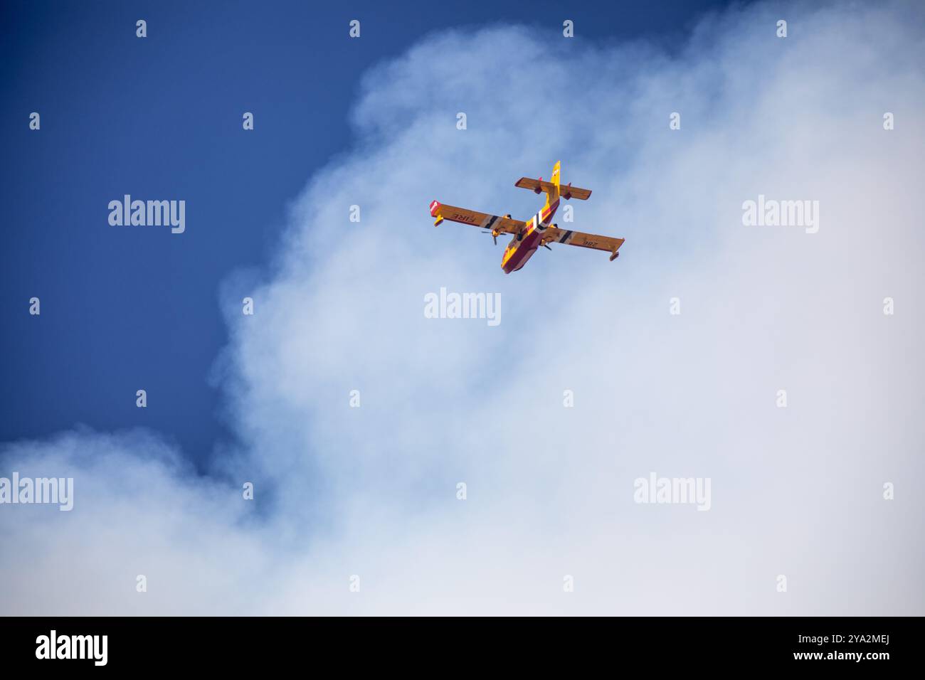 fire fighting plane flying through smoke Stock Photo - Alamy