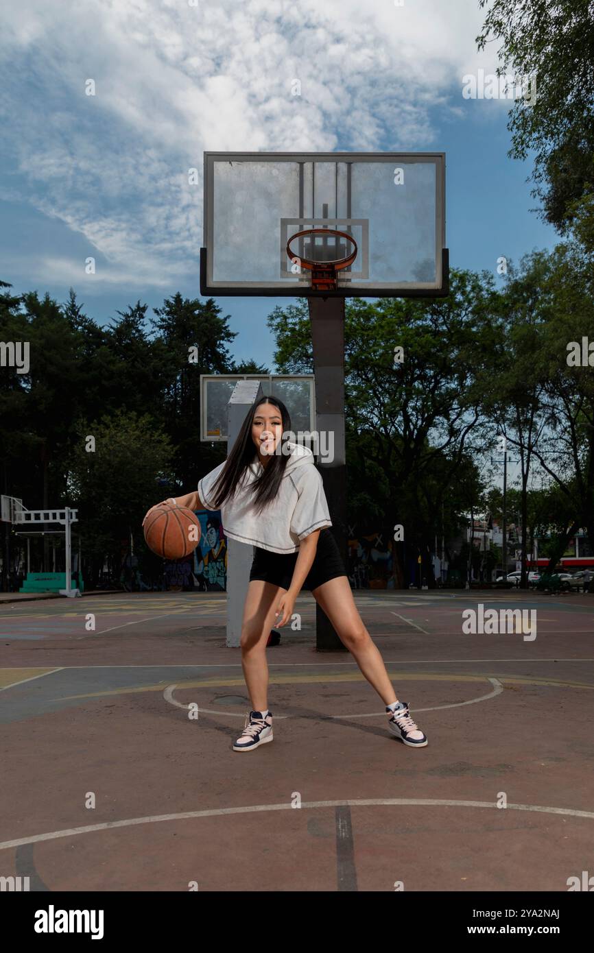 Outdoor basketball court mexico hi-res stock photography and images - Alamy