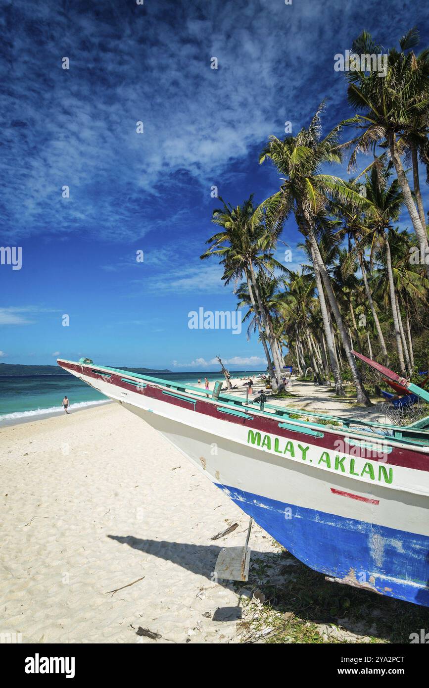 Traditional filipino fishing boat on puka beach in tropical paradise ...