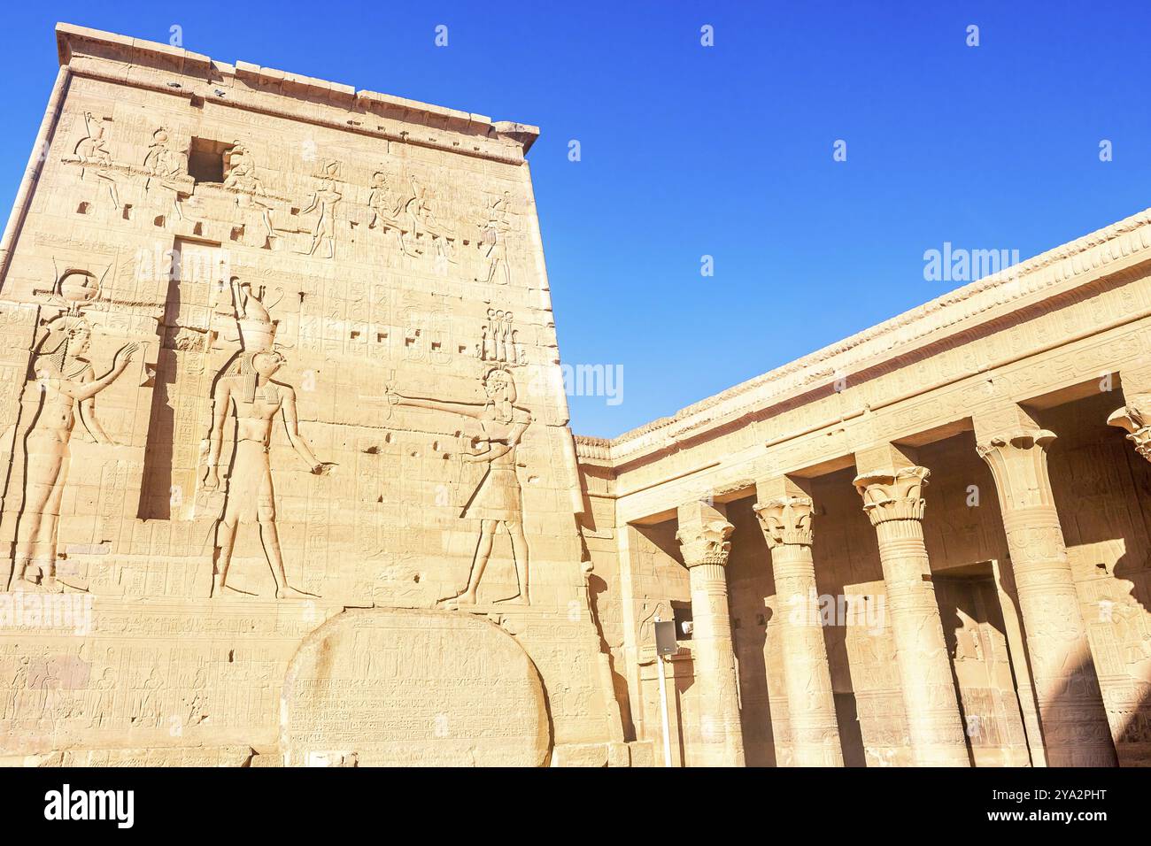 Ancient temples on the river nile hi-res stock photography and images ...