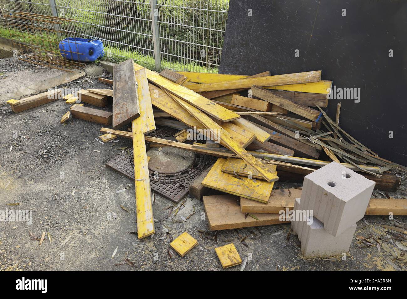 Wood waste on a construction site Stock Photo - Alamy