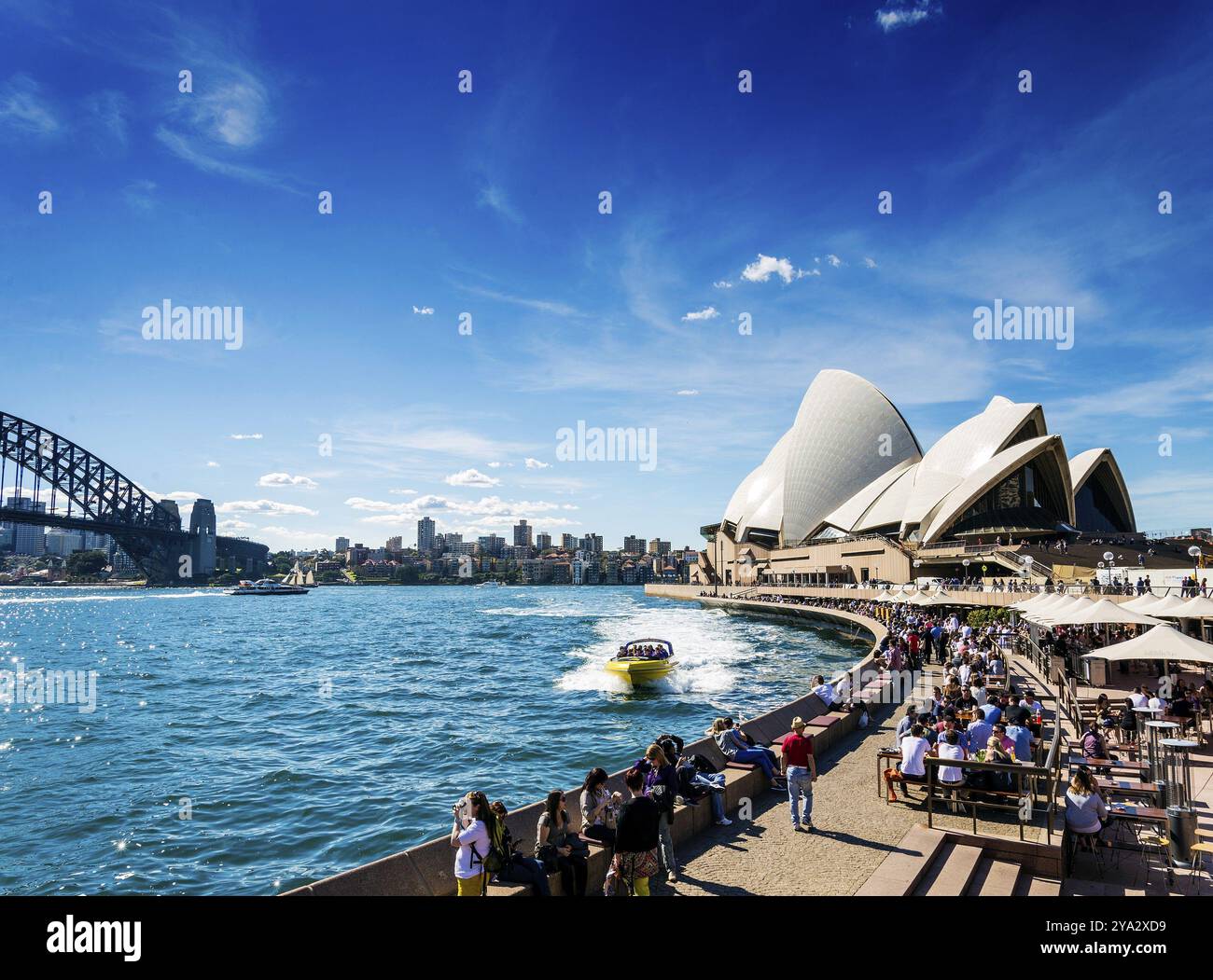 Sydney opera house famous landmark and waterside cafe restaurant ...