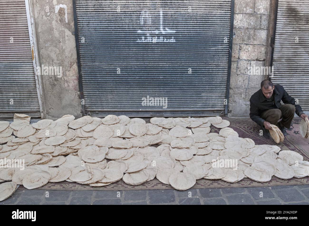 Syrian bread hi-res stock photography and images - Alamy