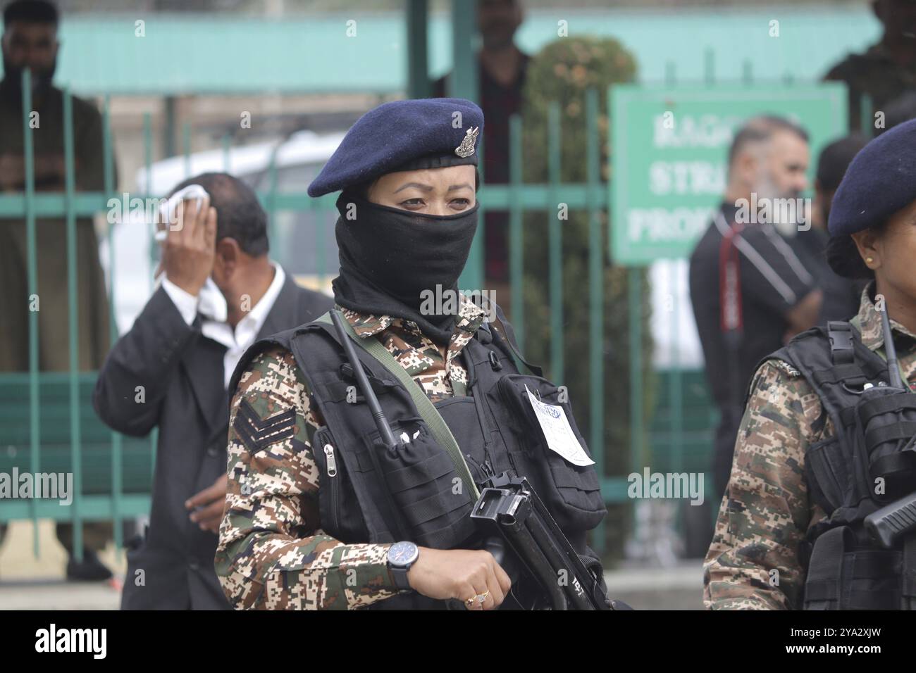 Female security guard hi-res stock photography and images - Alamy