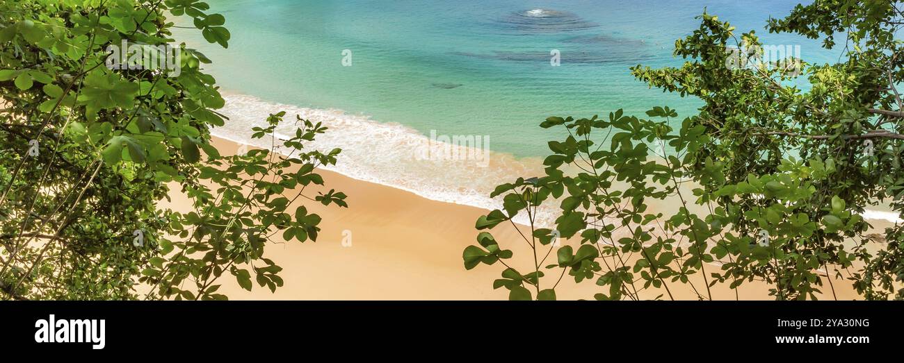 Fernando de Noronha, Brasil. Turquoise water around the Two Brothers ...