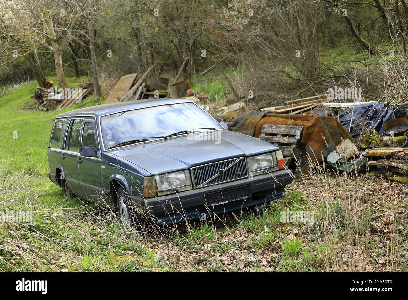 Dumped automobile hi-res stock photography and images - Alamy
