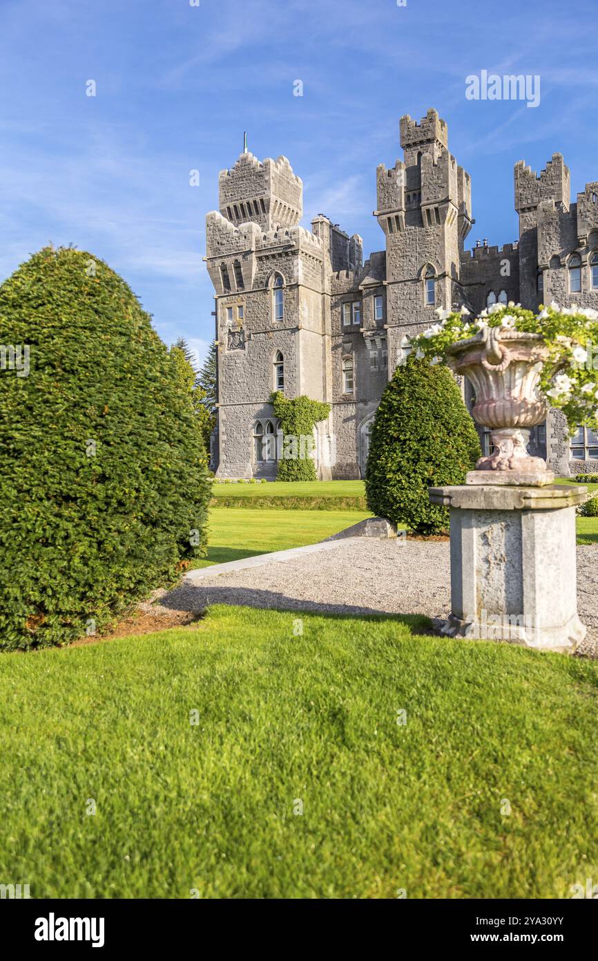 Medieval buildings ireland hi-res stock photography and images - Alamy