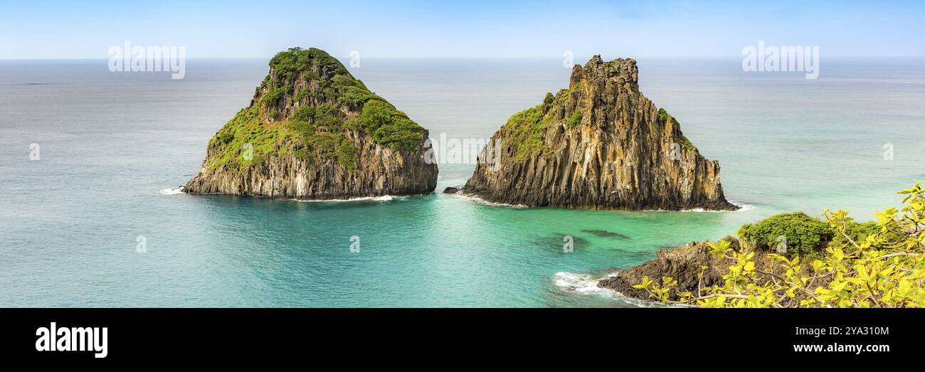 Fernando de Noronha, Brasil. Turquoise water around the Two Brothers ...