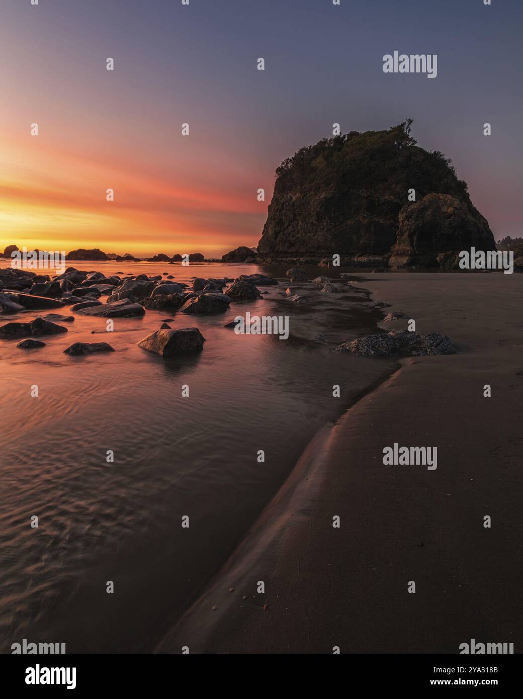 Multicoloured sunset in nature hi-res stock photography and images - Alamy