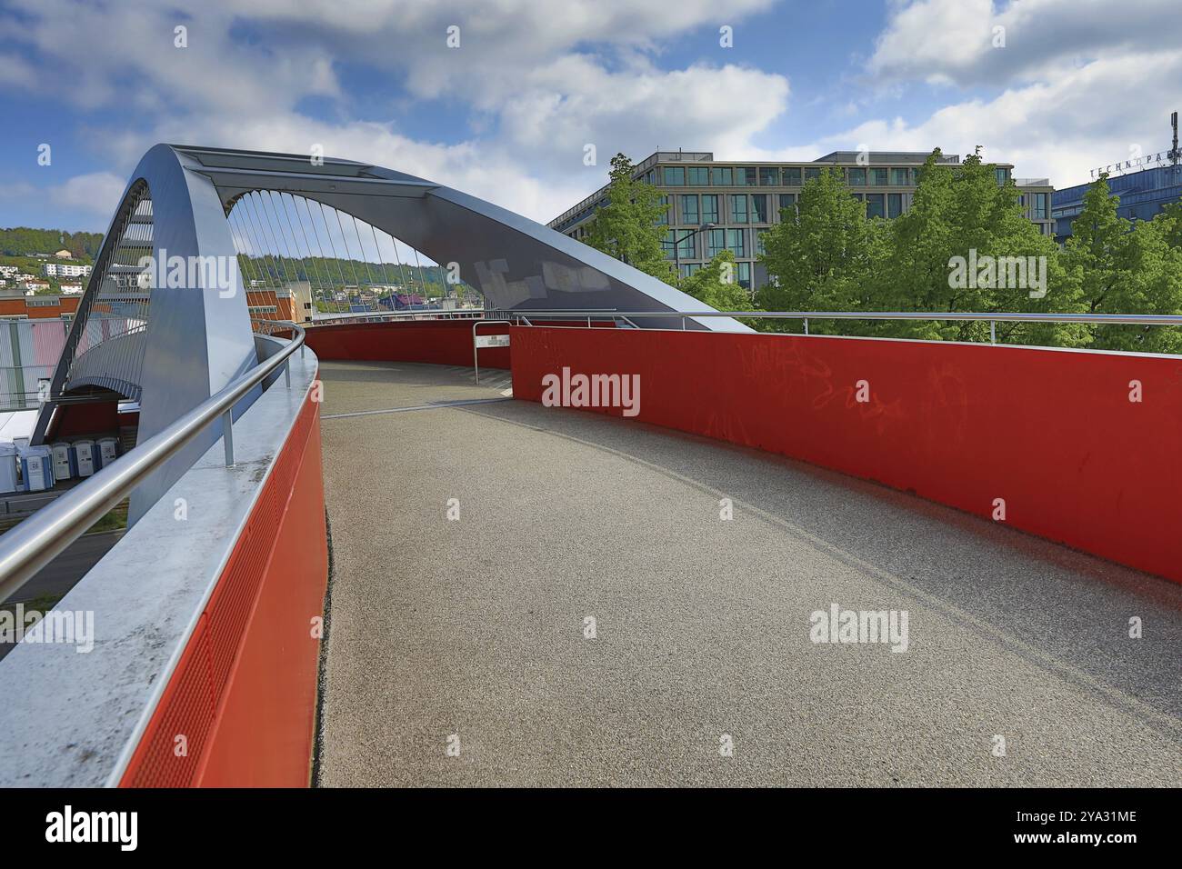 Curved bridge hi-res stock photography and images - Alamy