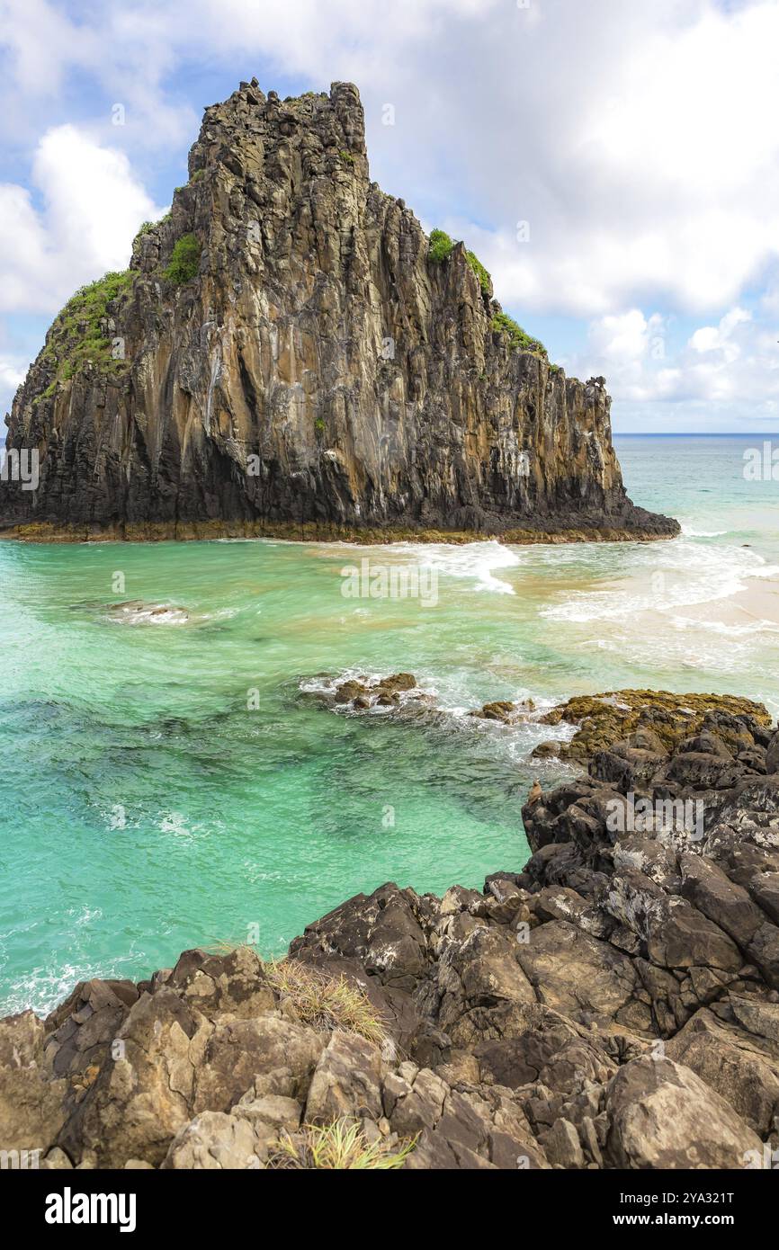 Clear turquoise water around rock hi-res stock photography and images ...