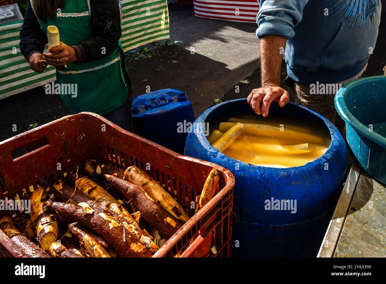 Manioc market hi-res stock photography and images - Alamy