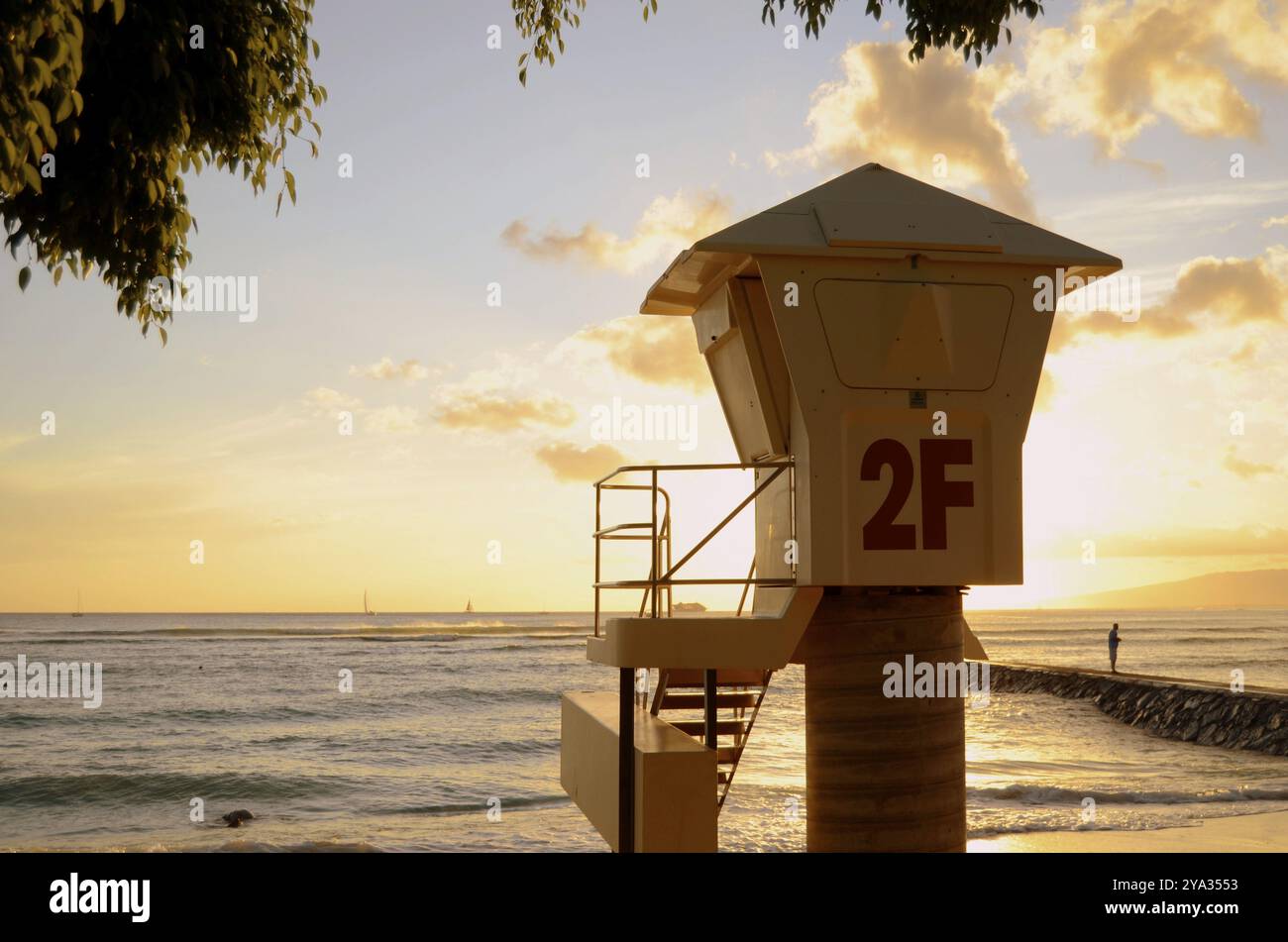Lifeguard waikiki beach oahu hawaii hi-res stock photography and images ...