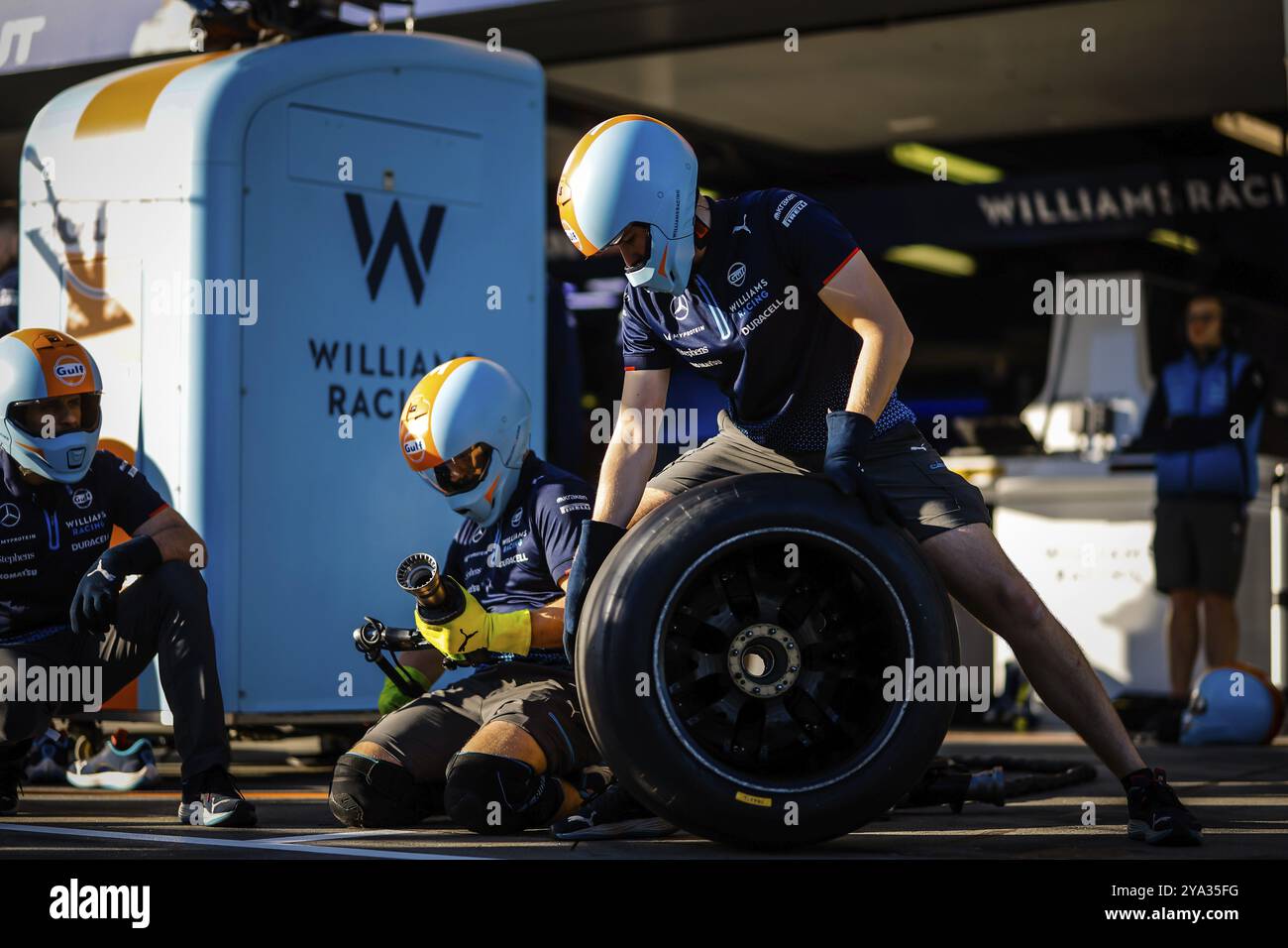 MELBOURNE, AUSTRALIA, MARCH 21: Williams Racing practicing pit stops at ...