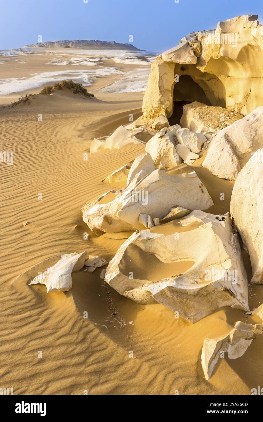 White Desert at Farafra in the Sahara of Egypt. Africa Stock Photo - Alamy
