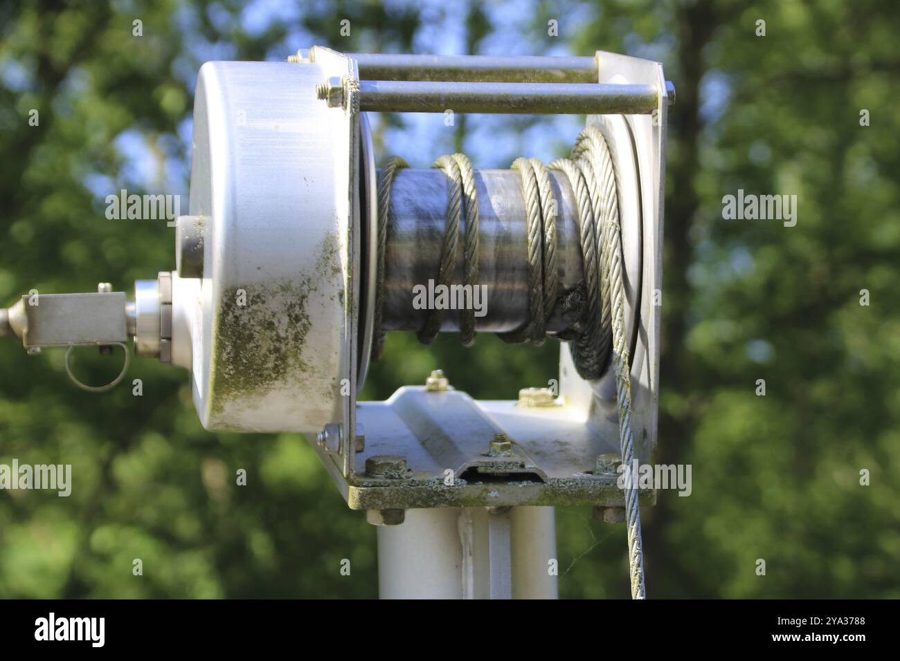 Wire rope from a cable winch is wound up in a mess Stock Photo - Alamy