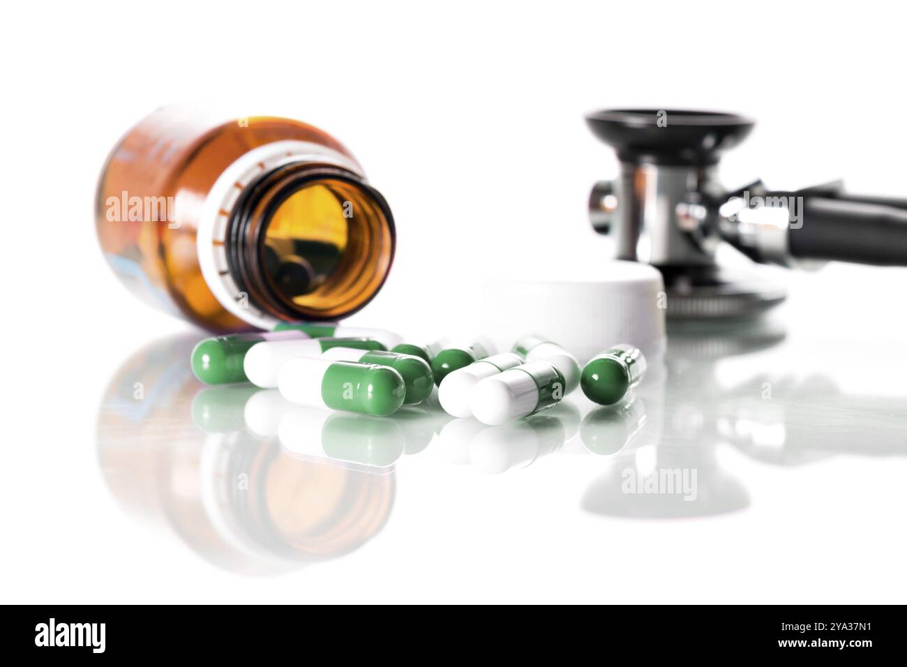 Stethoscope medicines table hi-res stock photography and images - Alamy
