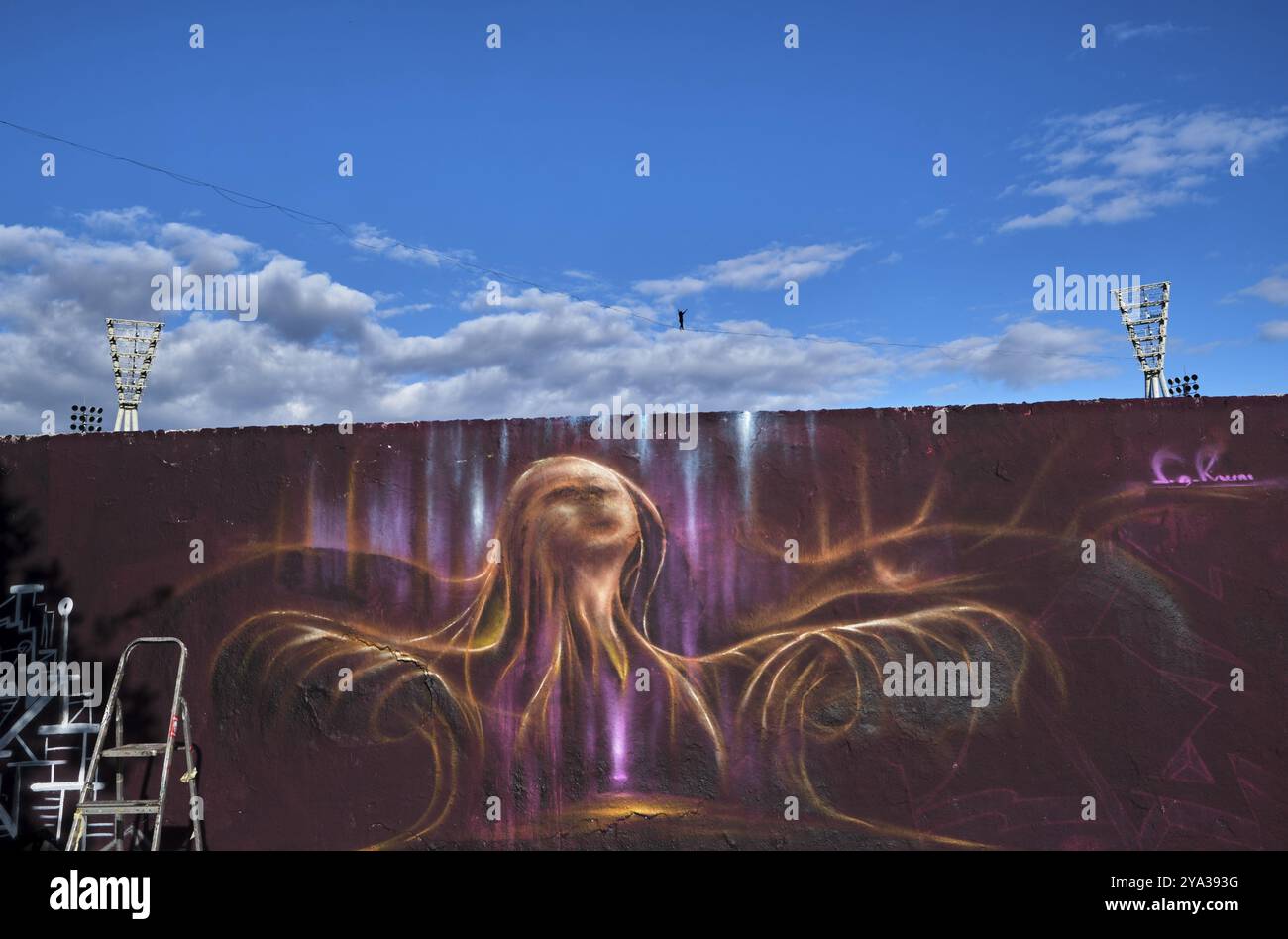 Berlin wall in graffiti drawings hi-res stock photography and images ...