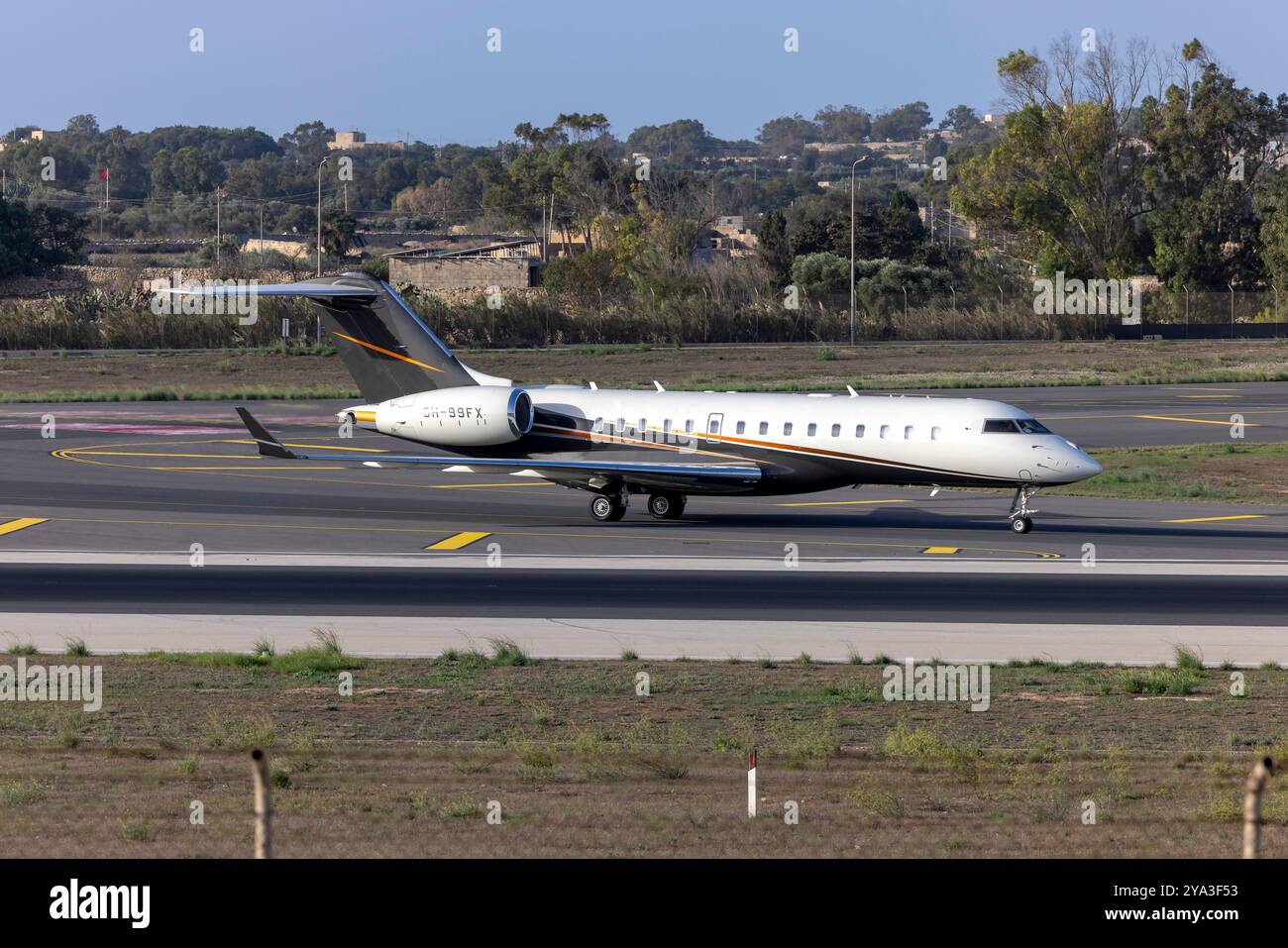 Bombardier global express xrs hi-res stock photography and images - Alamy