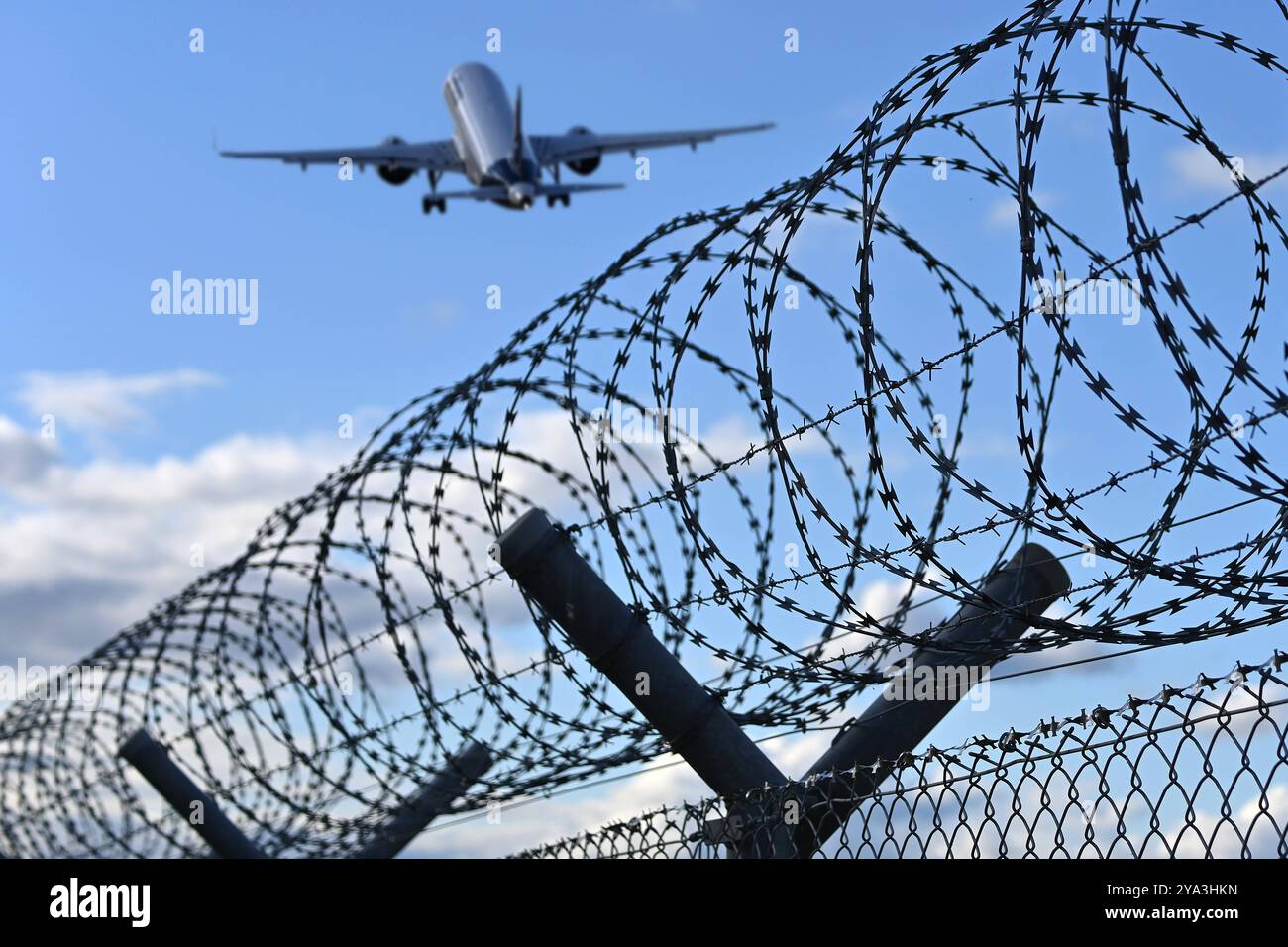 Symbolfoto Abschiebung abgewiesener Asylanten,Fluechtlinge,Migranten ...