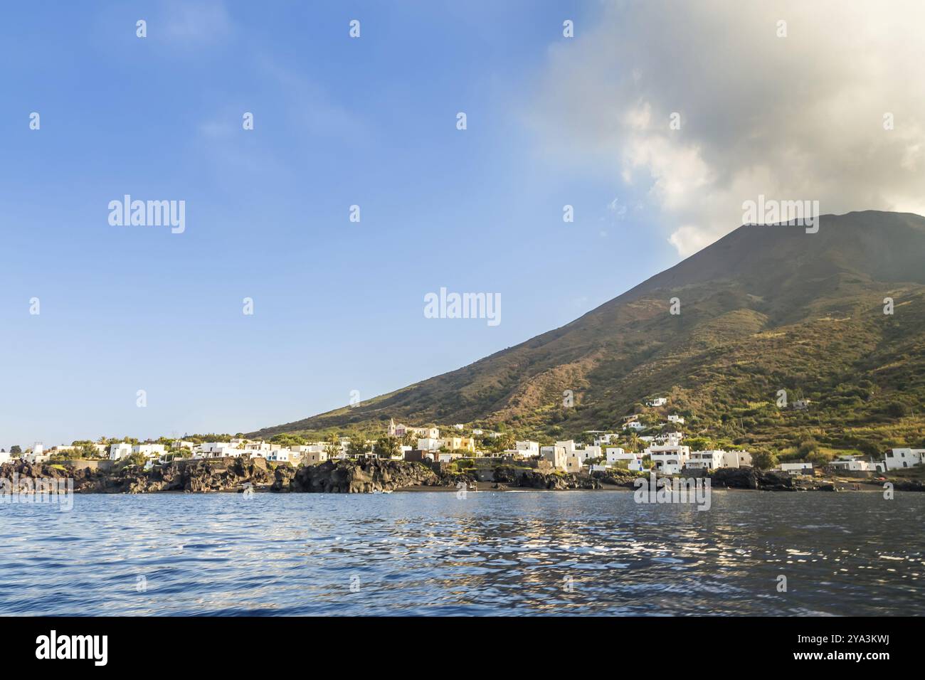 Mt stromboli italy hi-res stock photography and images - Alamy