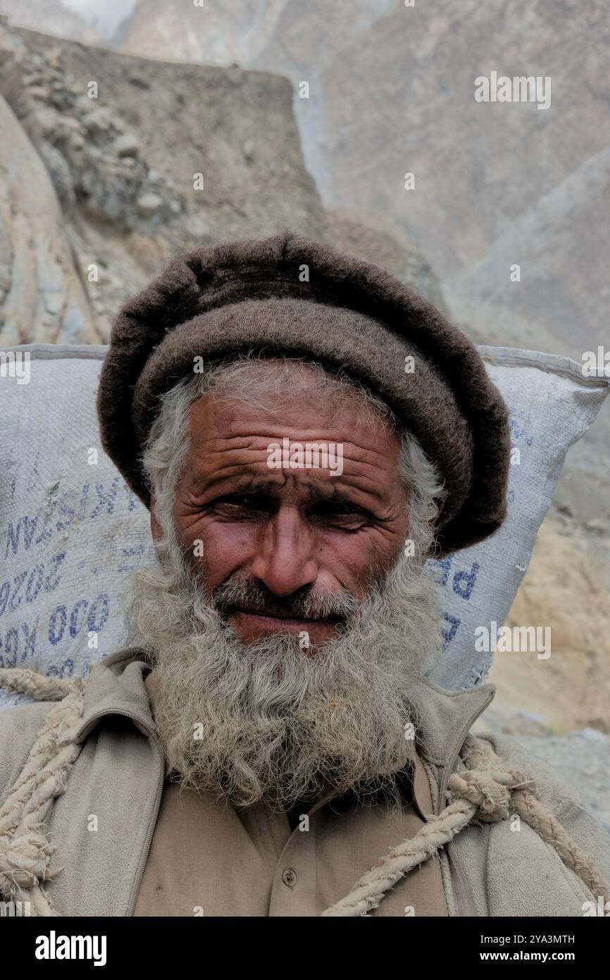 Labourer local hi-res stock photography and images - Alamy