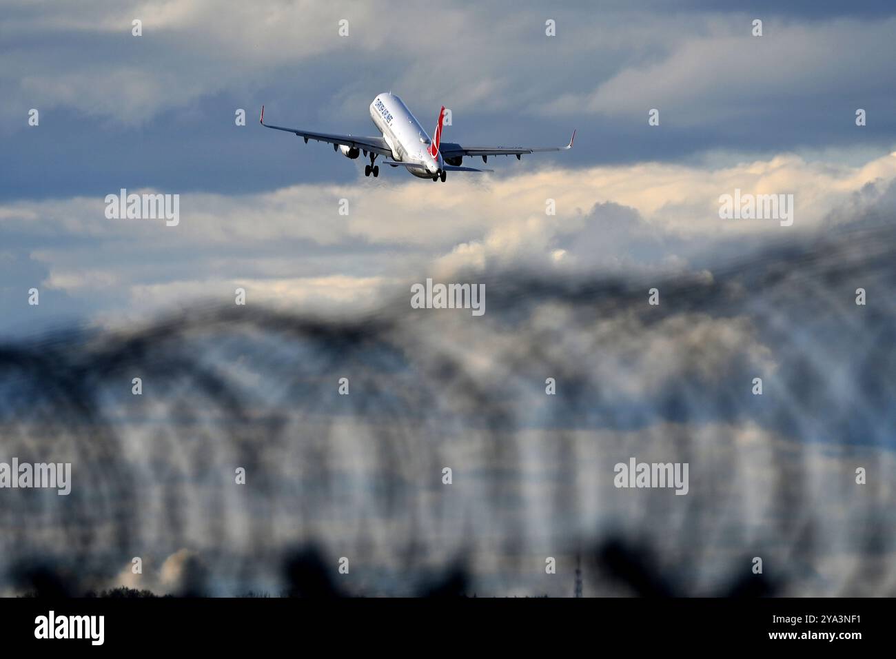 Symbolic photo of the deportation of rejected asylum seekers hi-res ...