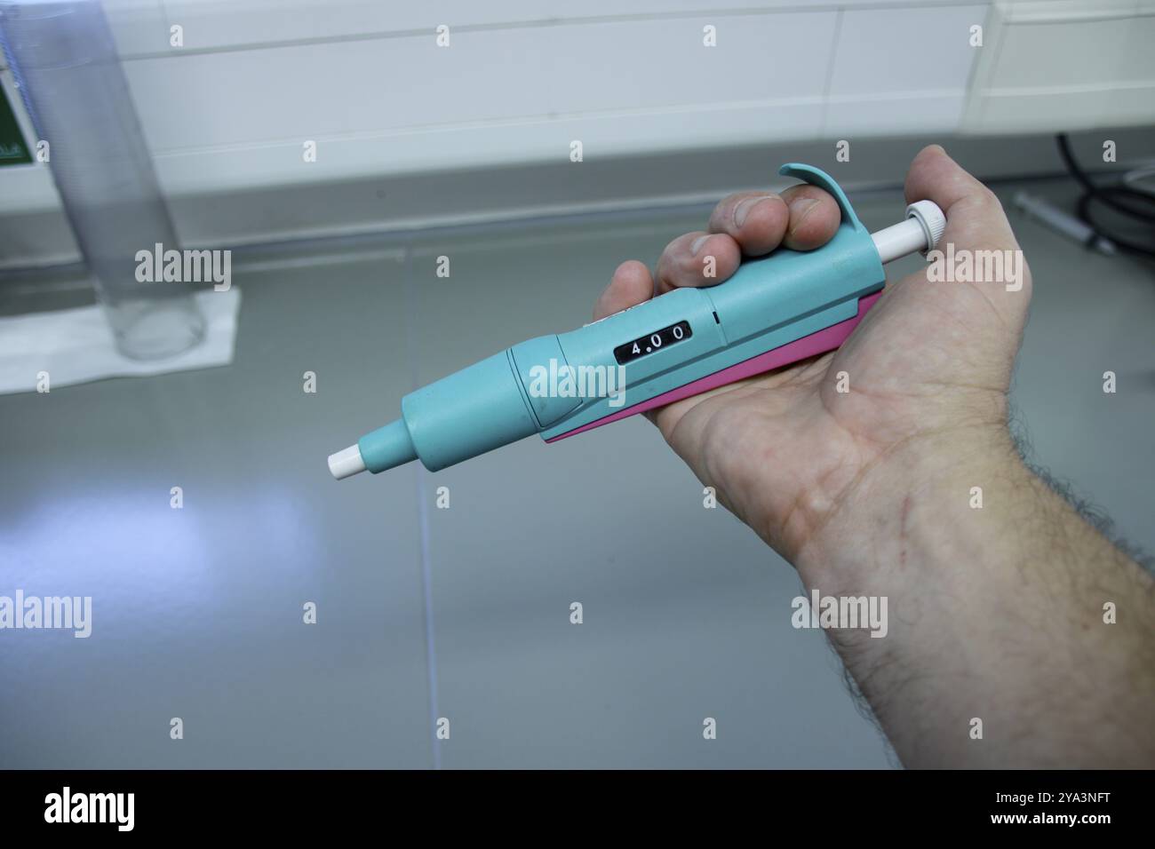 Lab technician has a pipette in his hand Stock Photo - Alamy