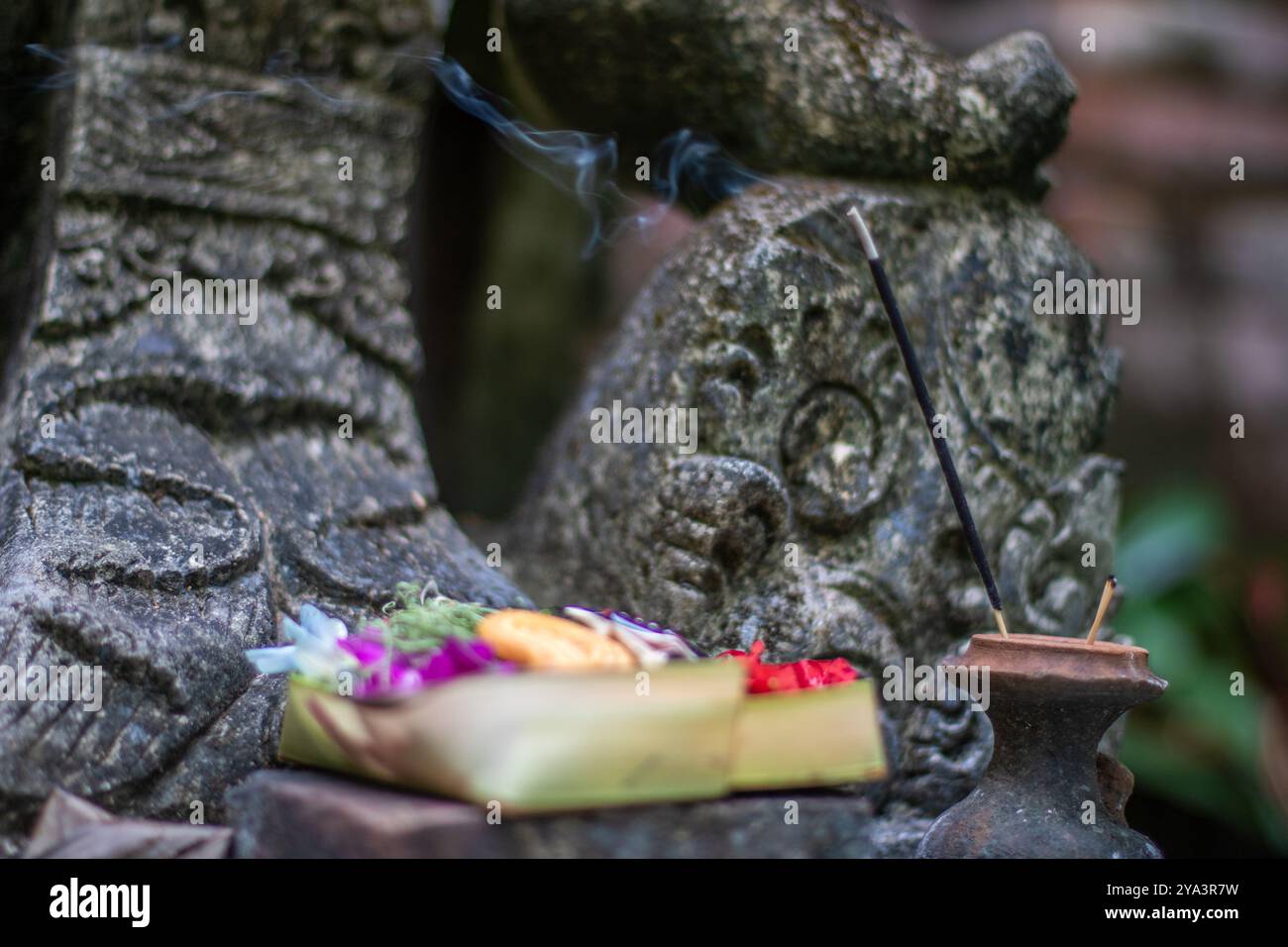 Offering oblation hi-res stock photography and images - Alamy