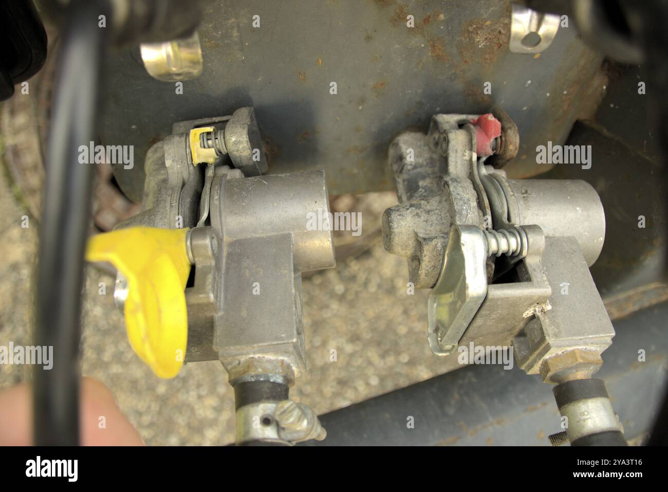 Couplings for the compressed air line between lorry and trailer Stock ...