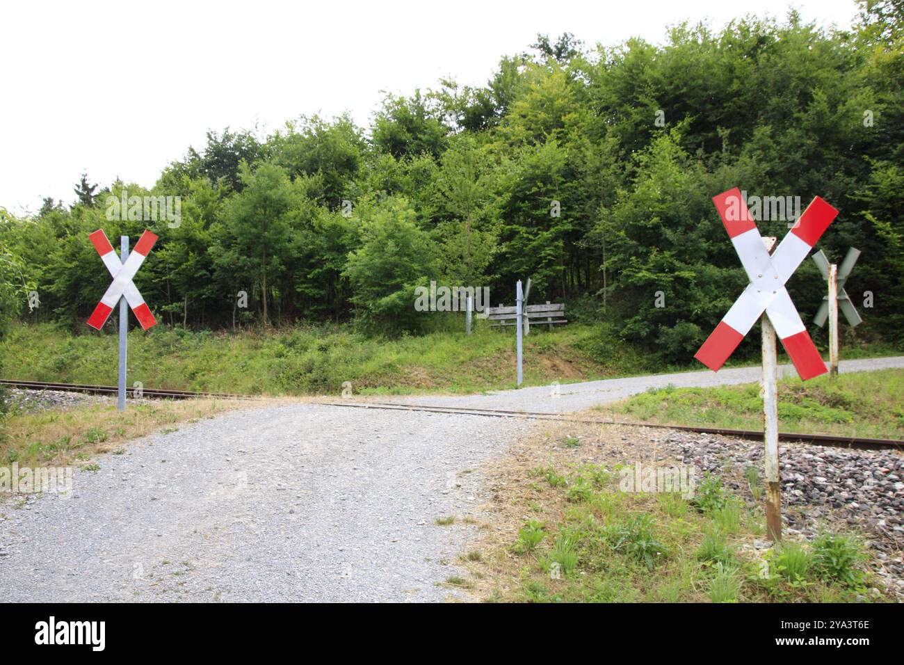 Safety signs at a railway crossing hi-res stock photography and images ...