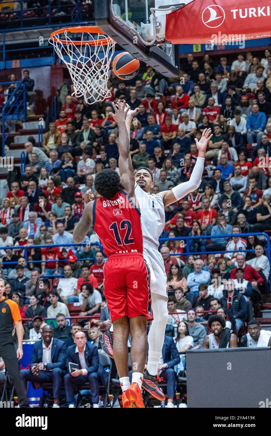 Collin Malcolm #1 of Paris Basketball - EA7 Emporio Armani Milano vs ...