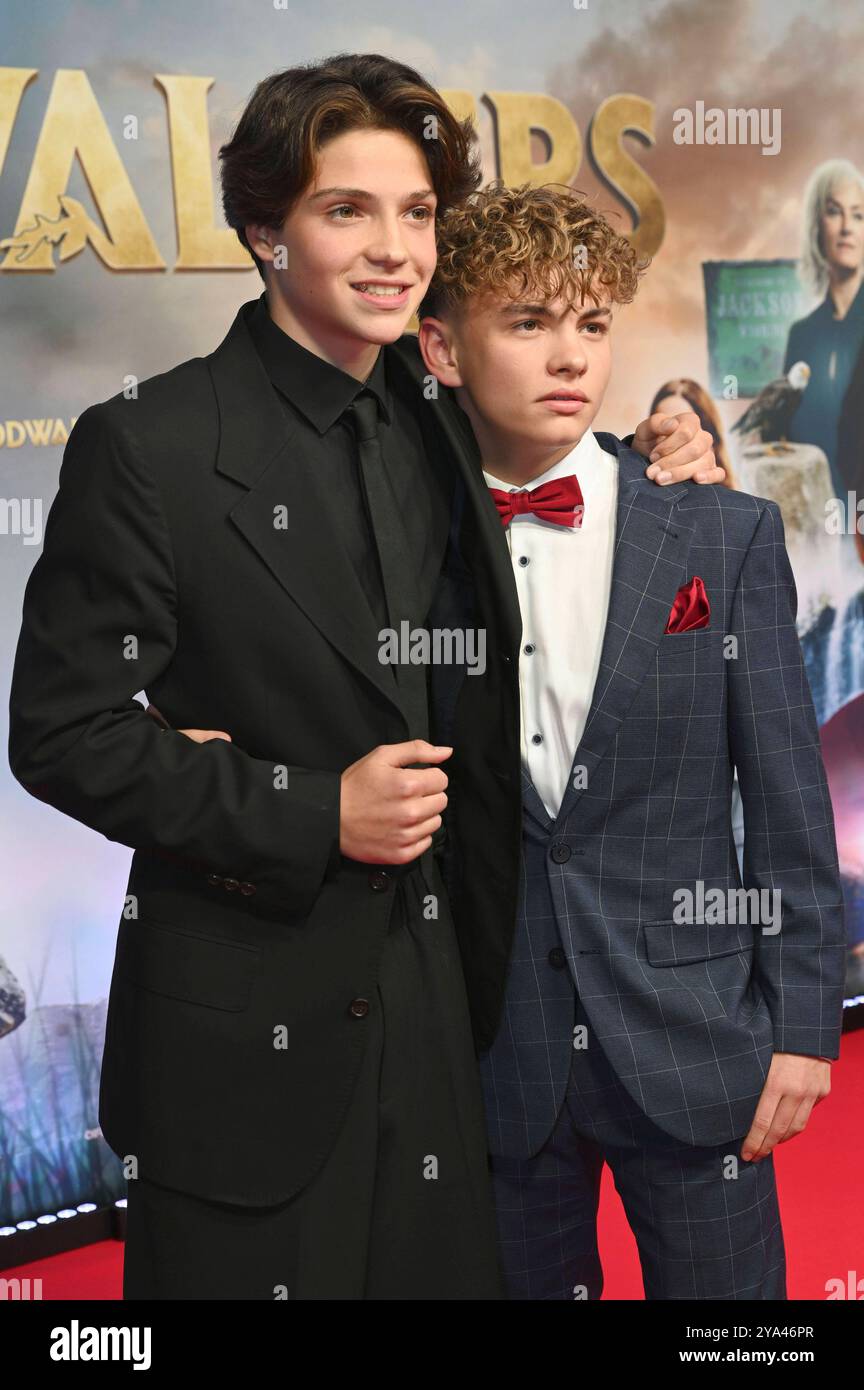 Emile Cherif und Emil Bloch bei der Premiere des Kinofilms Woodwalkers ...