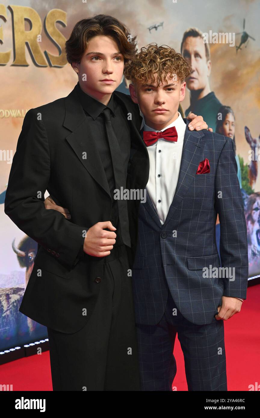 Emile Cherif und Emil Bloch bei der Premiere des Kinofilms Woodwalkers ...