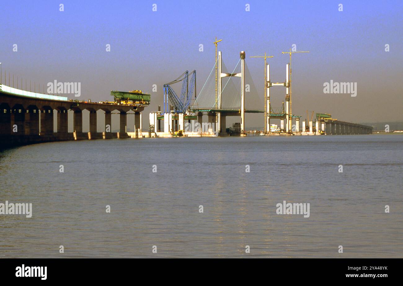 Road deck sections hi-res stock photography and images - Alamy