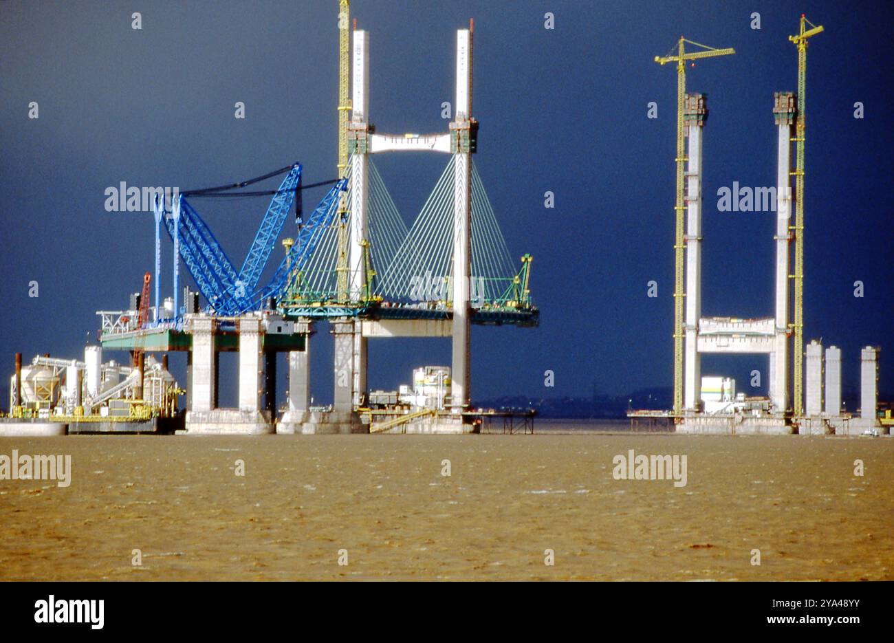 Road deck sections hi-res stock photography and images - Alamy