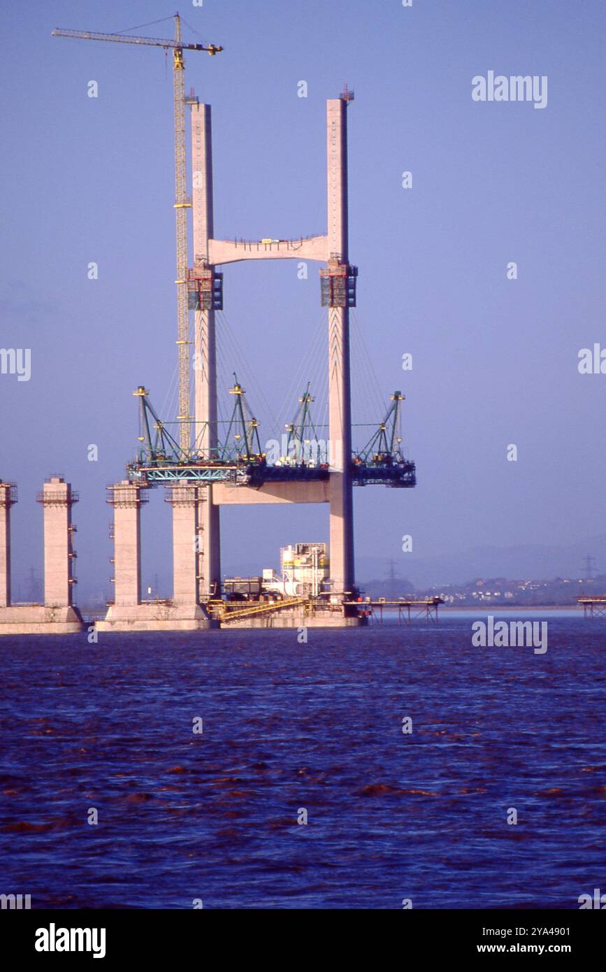 Road deck lifting equipment hi-res stock photography and images - Alamy